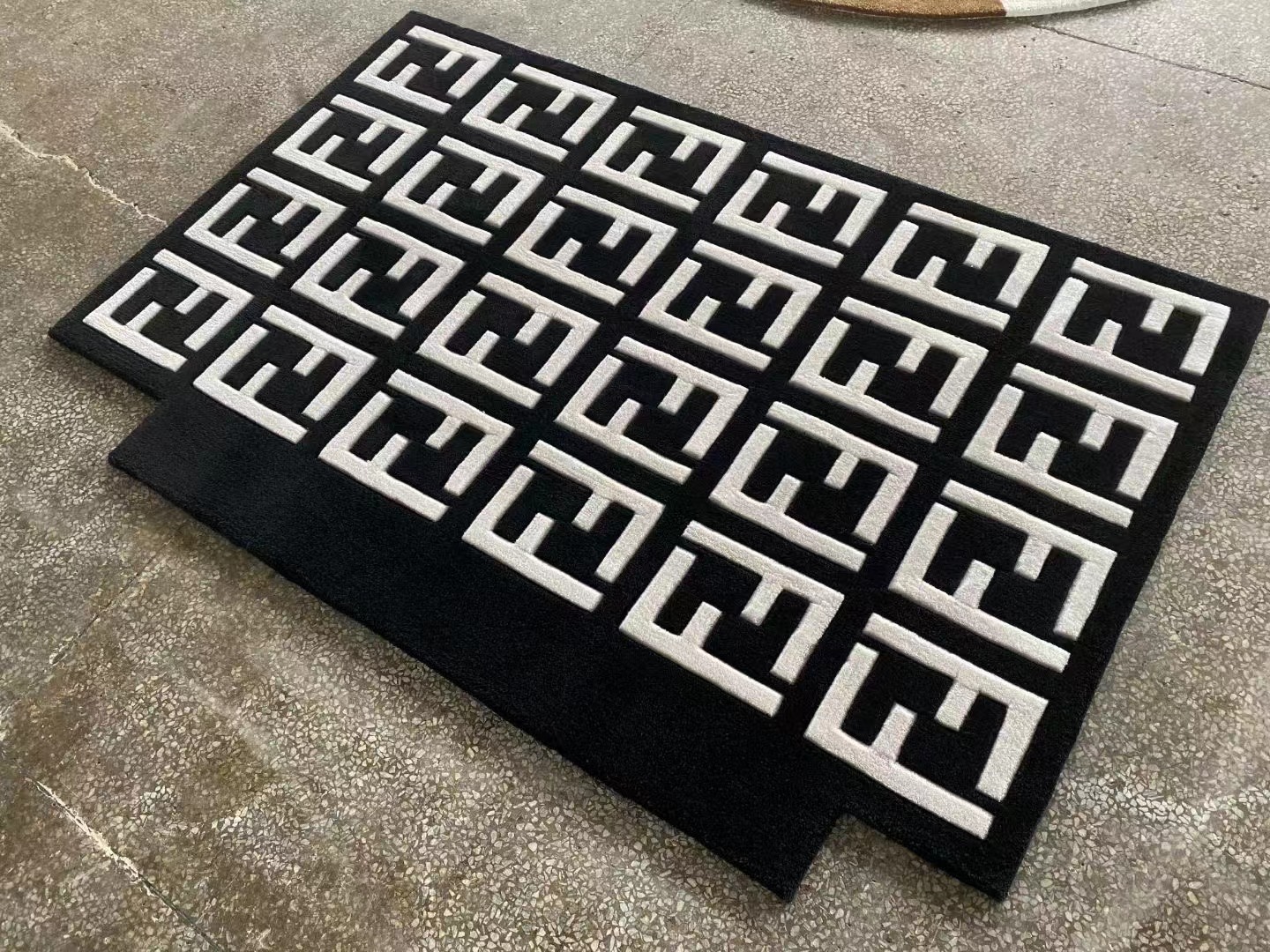 Black-white color modern Fendi style tufted wool rug